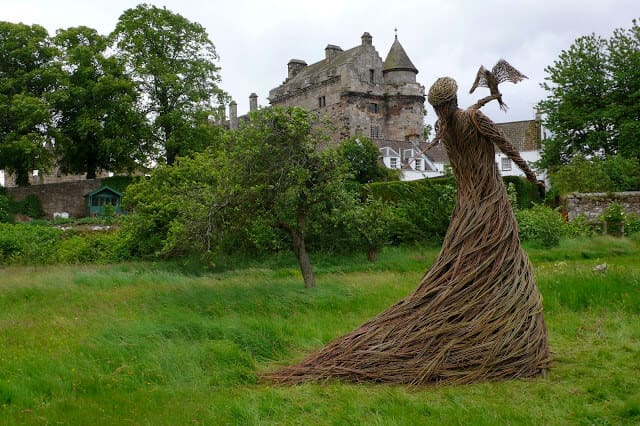 Beautiful Architecture with Willow Sculptures - Interior Design, Design ...
